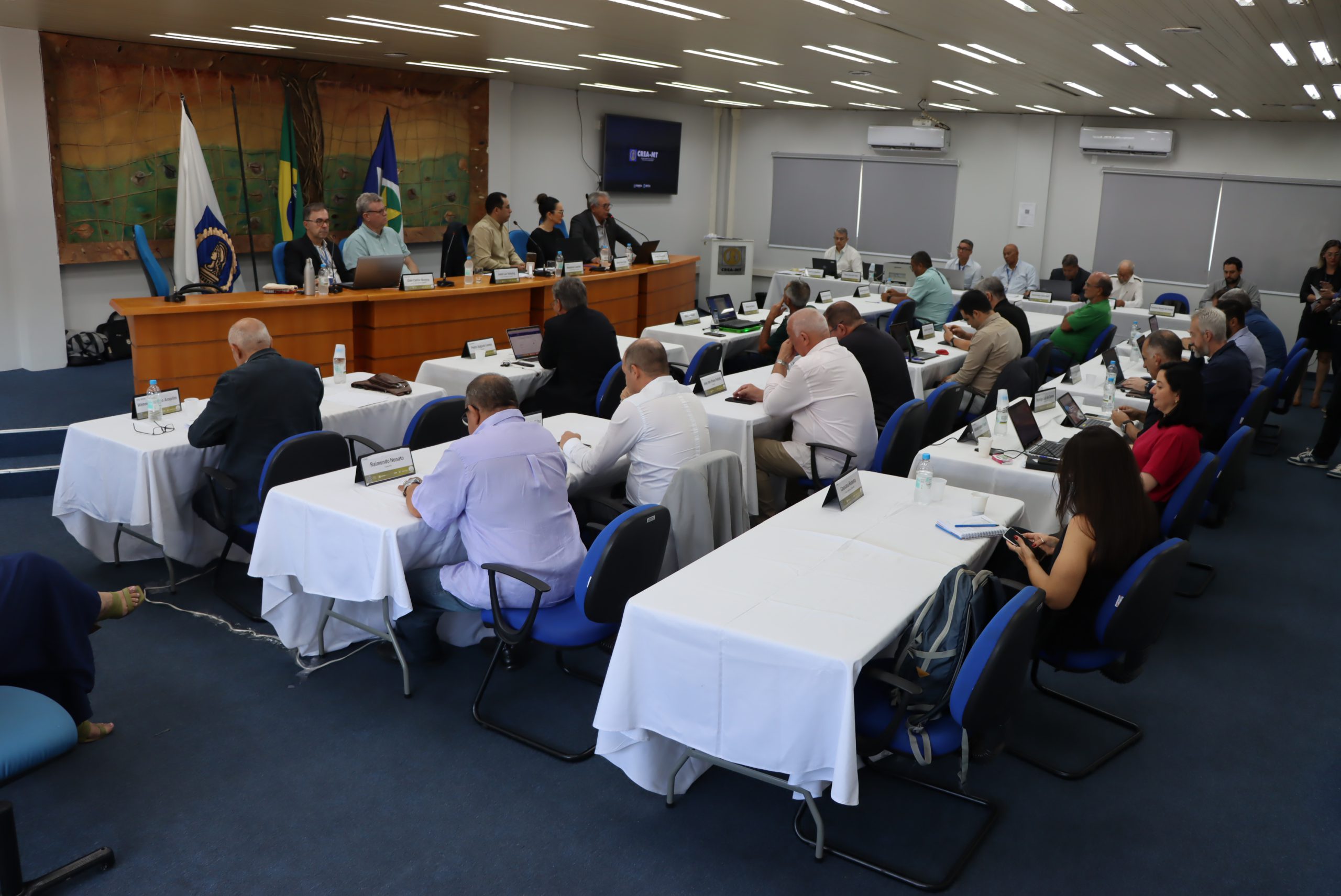 Crea-MT sedia CCEGEM que aprova proposta de igualdade de gênero ...